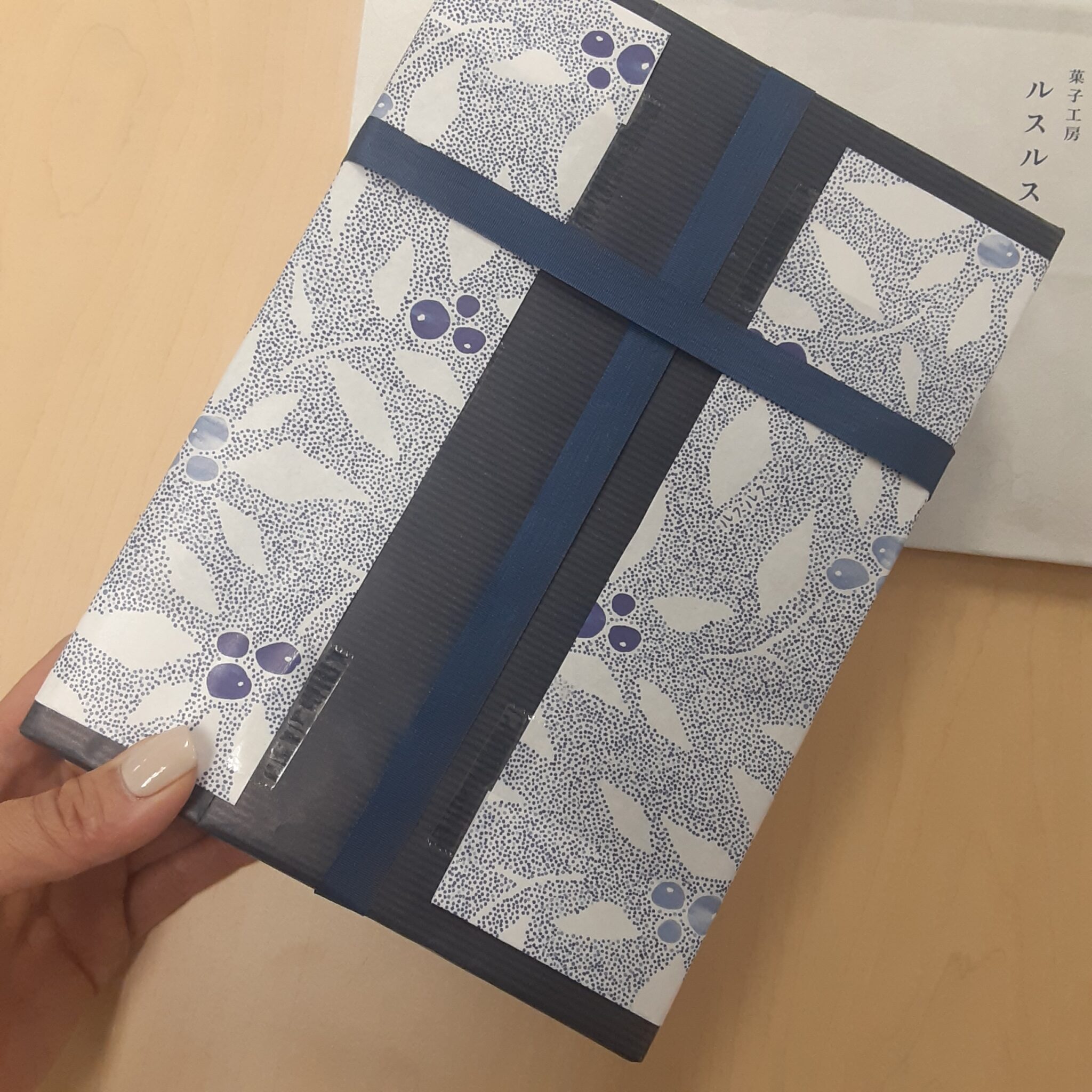 おしゃれなお菓子は包装紙も工夫がいっぱい～掛け紙編～ ｜ オリジナル包装紙製作所